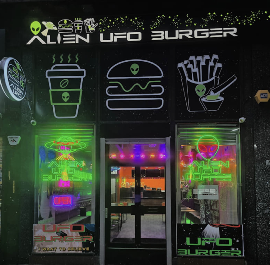 Alien UFO Burger Lands in Glasgow Scotland - WICZ